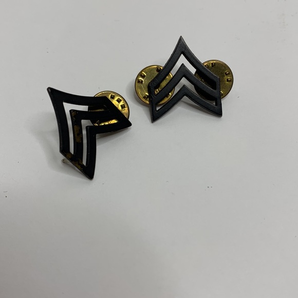 U.S. Army | Accessories | Military Us Army Black Metal Pins E5 Sergeant ...
